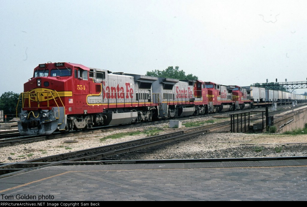 ATSF 554, 571, 517, and 519